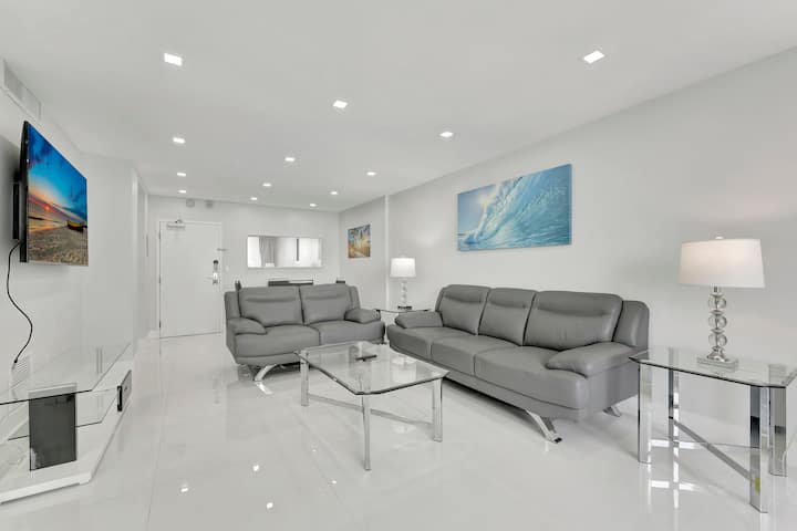 One Bedroom Suite (Ocean Front) - Fort Lauderdale