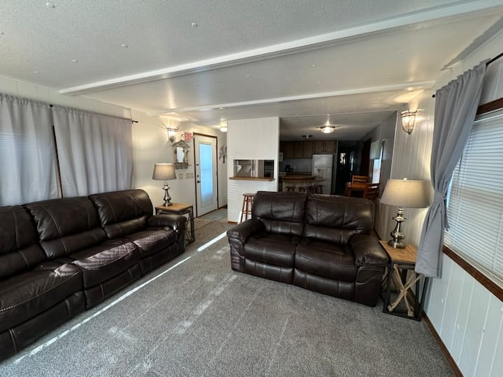 Tropical Trailer - Yankton, SD
