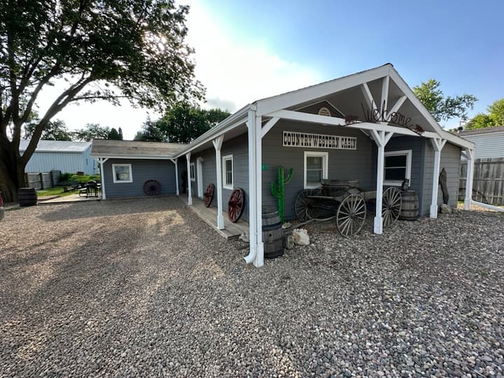 Country Western Cabin - Yankton, SD