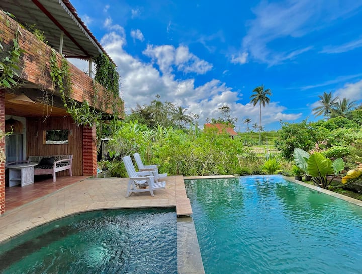 Tropical Bamboo Bungalow With Pool View - Indonesia