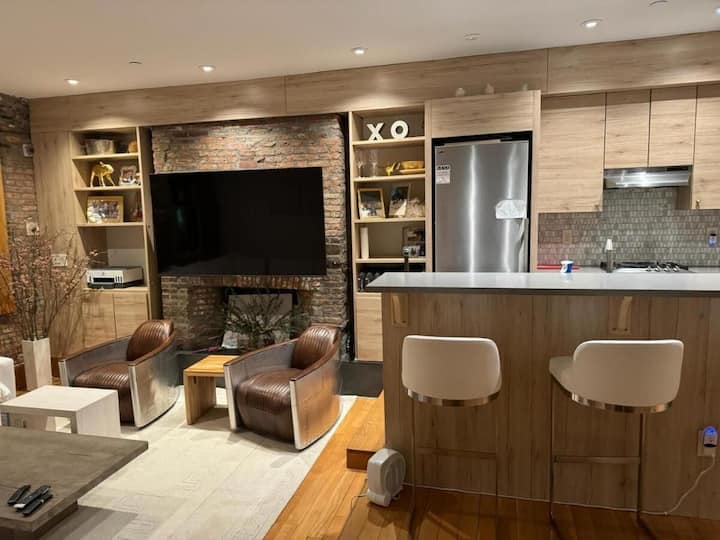Large Brick Wall Tribecca Loft 3br - 2br - Queens, NY