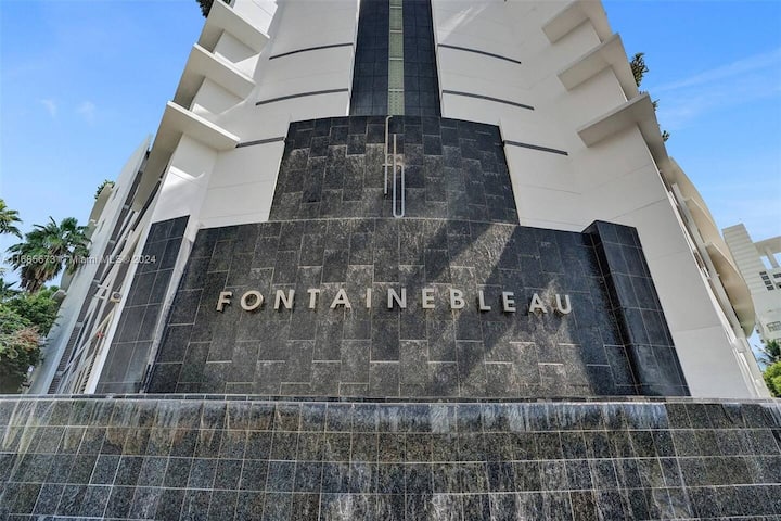 3 Fontainebleau Studio Suites 7 Beds 14 Guests - Miami Beach