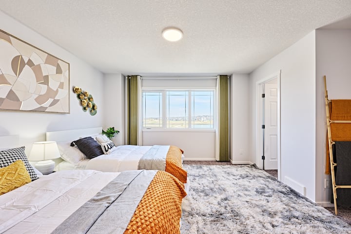 Waterfront 4 Beds Homey Retreat - Alberta