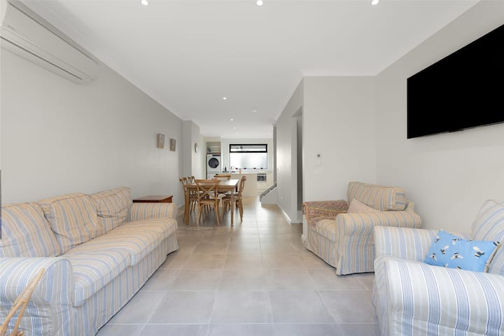 Cozy Central Mornington - Walk To Beach/shops - Mornington