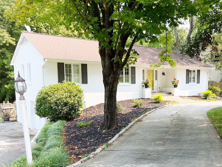 The Guest House - Divine Llama Vineyards, East Bend