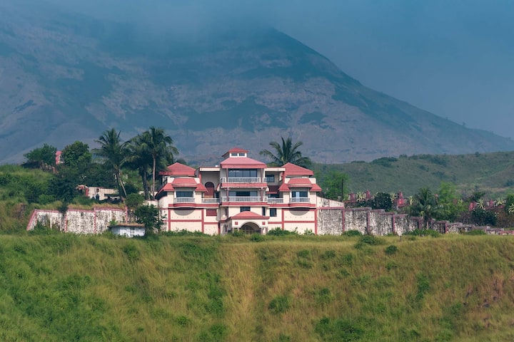 Stayvista At Dazzle W/ Pool, Lawn - Karjat