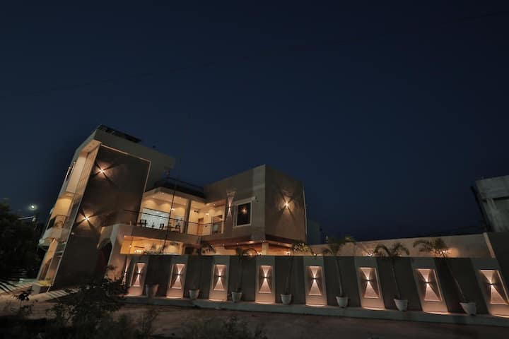 Aikantik Villa-5 Rooms Villa With Pool - Ujjain