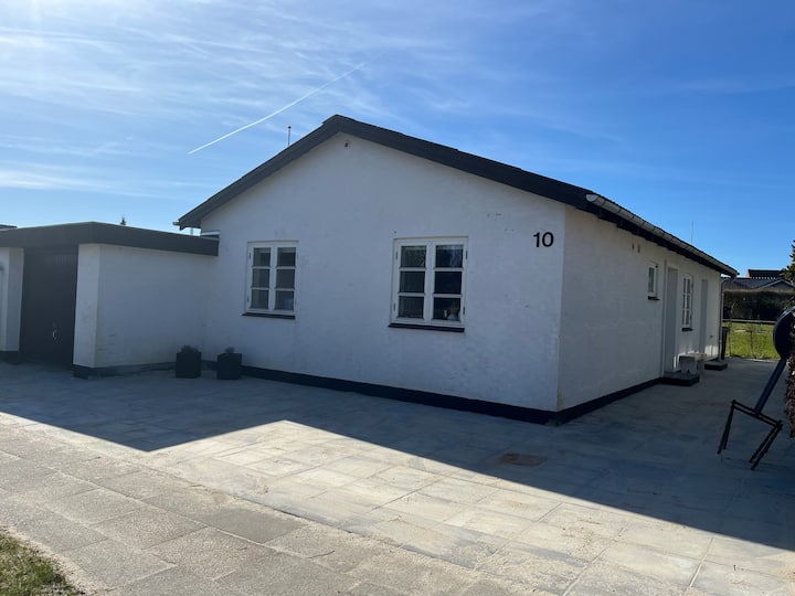 Nyrenoveret Hus-lukket Have. - Esberg