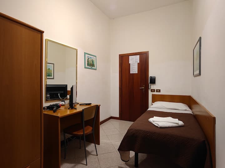 Camera Singola In Hotel Albergo Italia - Poggibonsi