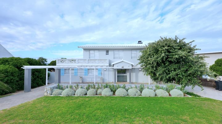 102 On Main - Struisbaai