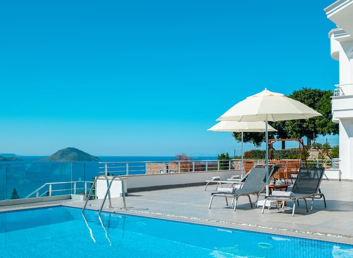 Turgutreis'te Deniz Manzaralı ÖZel Havuzlu Villa - Akyarlar