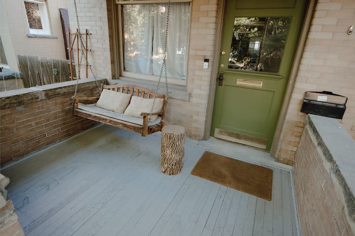 Cheesman Park Garden Bungalow - Denver, CO