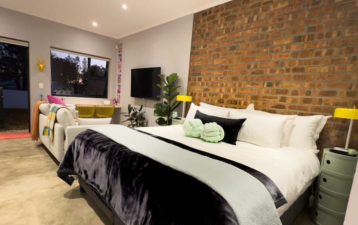 Retro Tropicana - Hermanus