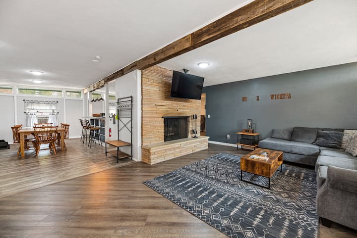 3 Bed 2 Bath Family Retreat - Derby, KS