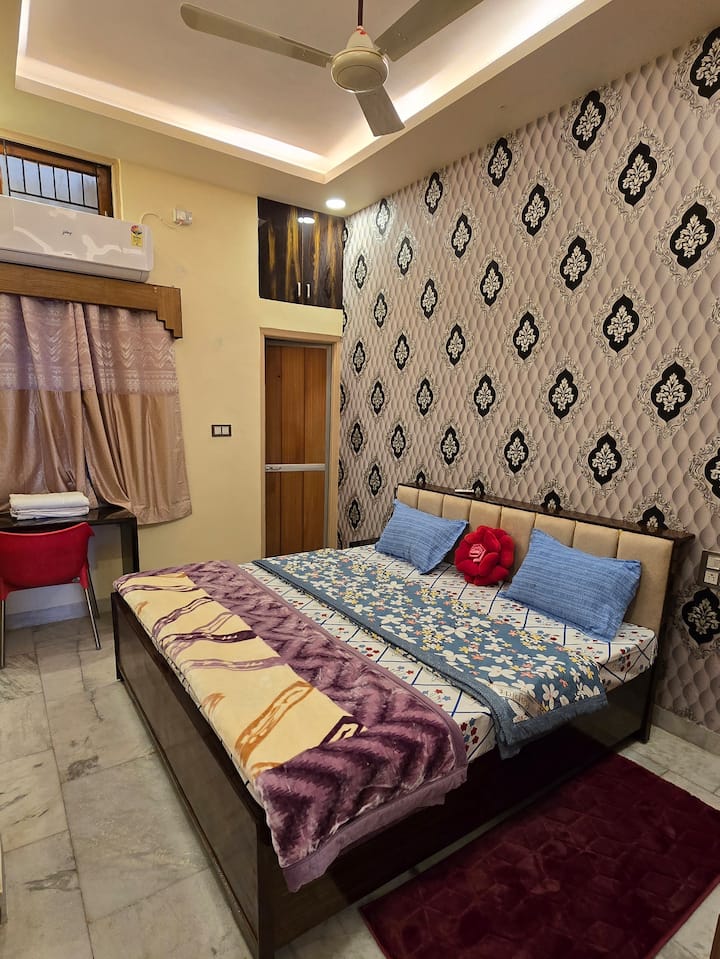 Aditi Premier Homestay Br1 - Jabalpur