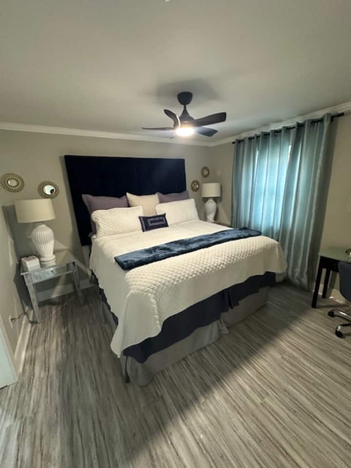Convenience & Comfort | Room 1 - Jacksonville, FL