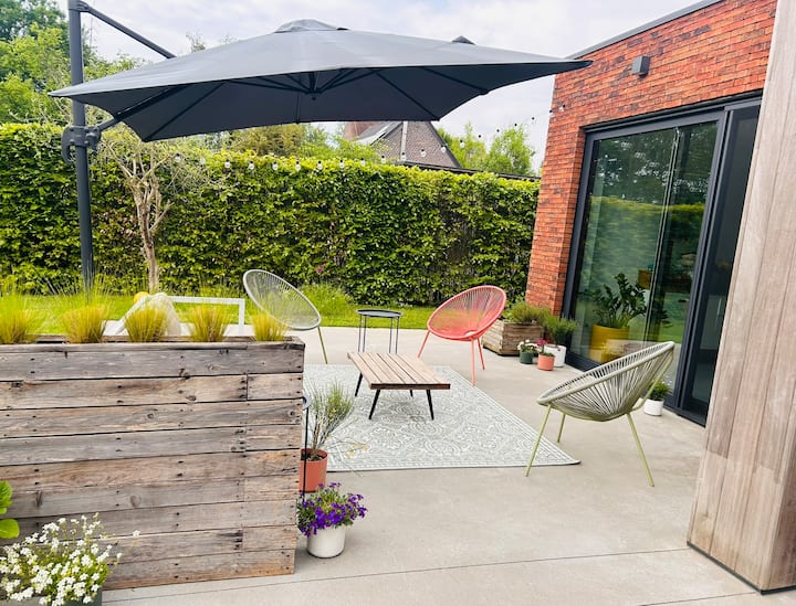 Ideale Uitvalsbasis Voor Tomorrowland - Boom