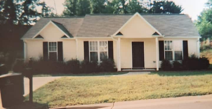 New Listing! Cozy Home In Winston-salem - Winston-Salem, NC
