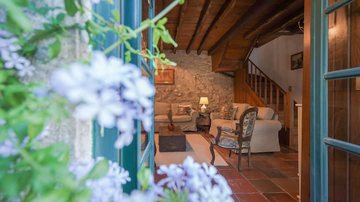 Charming Cottage In Almoçageme - Portugal