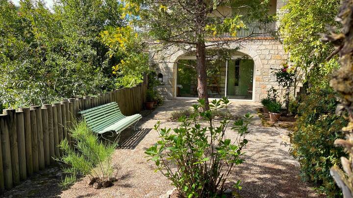 Gîte De 60 M² Et 6000 M² Arborés - Largentière