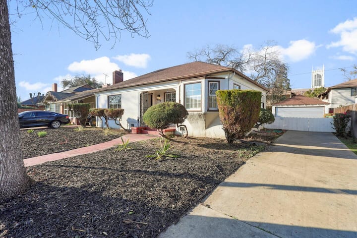 Stylish 3br/2ba Home By Uop • Walkable Area - Stockton, CA