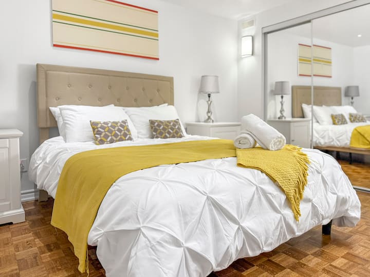 Sunny & Spacious Family Retreat - Mississauga