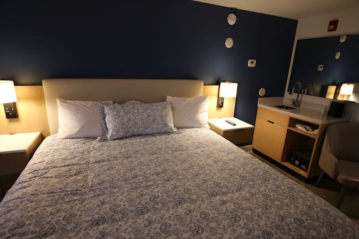 Deluxe King Room With Balcony - Rockland, ME