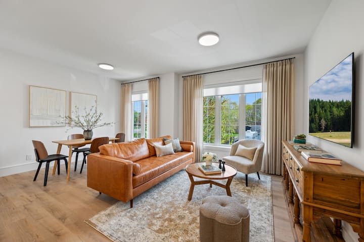 Modern Charm: A Luxe 2 Bedroom - Mississauga