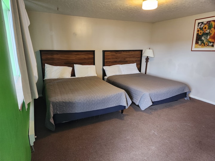 Family Suite 2 Qn  - Economy (Unit 15) - Garden, UT