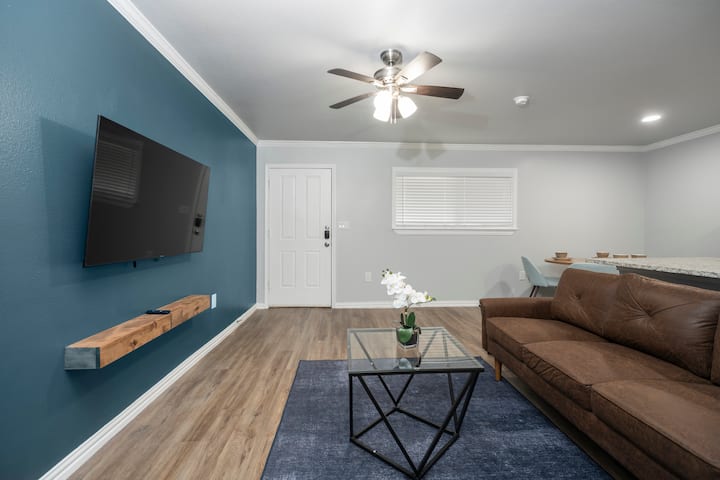 Modern 1br Near Uptown Dallas | Free Gated Parking - Dallas
