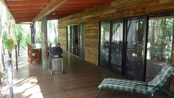 Spacious Coastal Stay - Seventeen Seventy