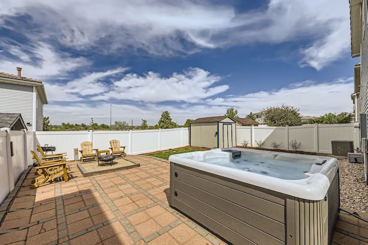 Fireside Nights & Hot Tub Soaks | Near Airport - Denver, CO