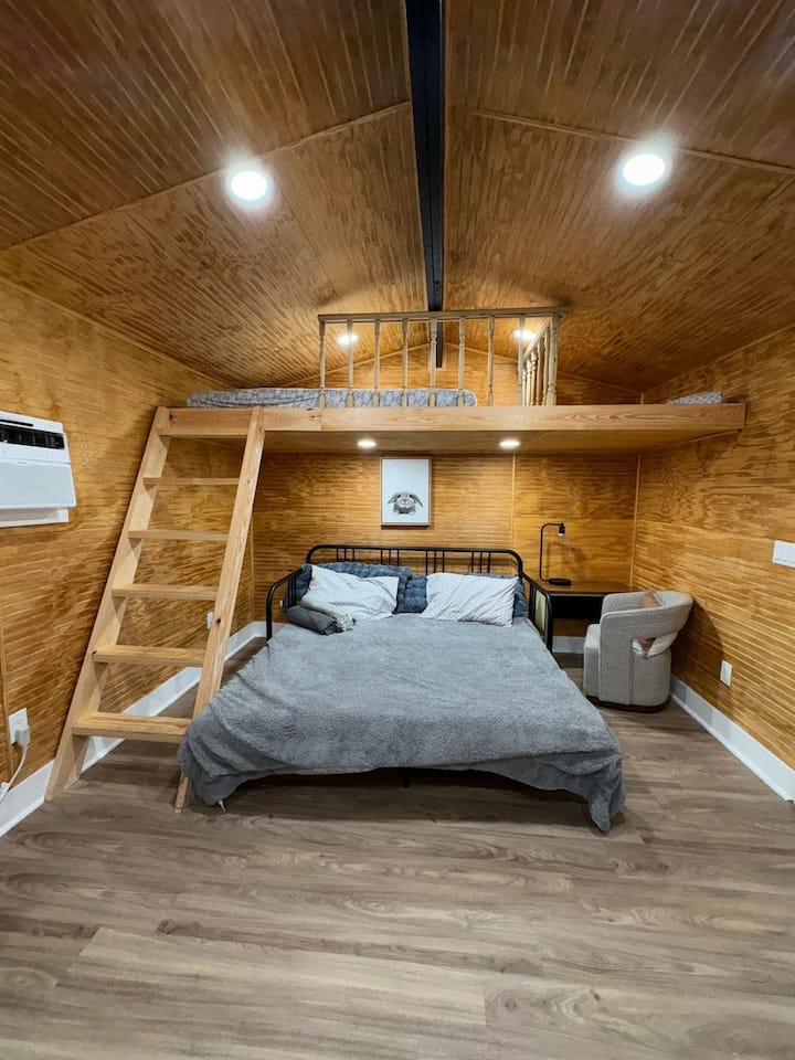 Cozy Wood Cabin And Loft,  In Mandarin Area - Jacksonville, FL