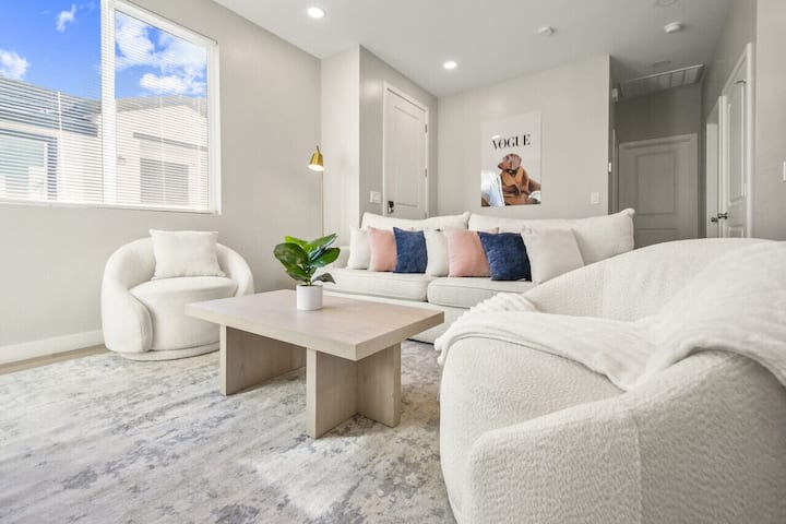 2b2b Paradise Pool Apartment | & Park Free - Glendale, AZ