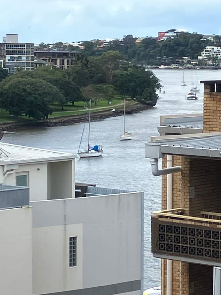 Two Bedroom Unit Close To Ferry - Brisbane