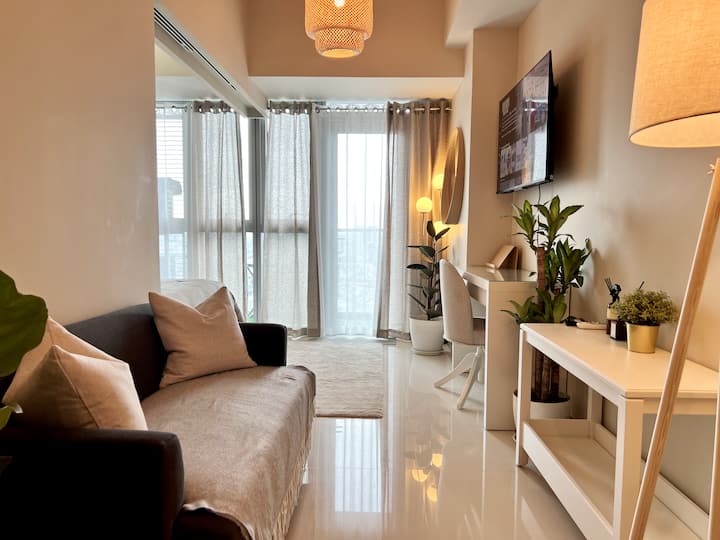 Uptown Bgc + Balcony, Fast Wifi, Pool, Near Malls - Filipinas
