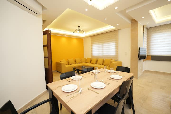 The Yellow Apartment, Badaro 3 Bdrm, 24/7 Electric - Beirut