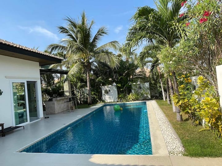 Stylish 3 Bed Private Pool Villa - Hua Hin