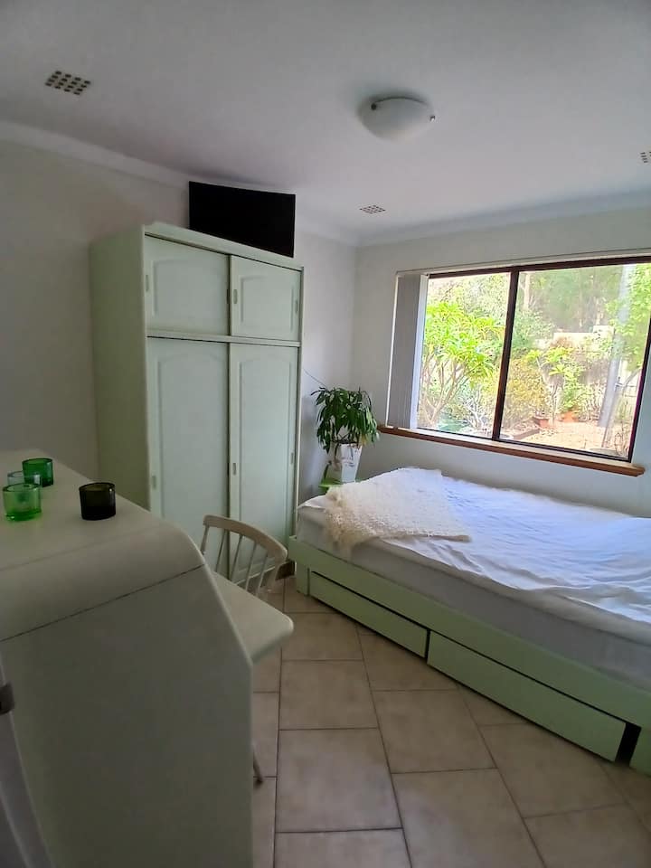 Hillside Retreat Near Services - Armadale