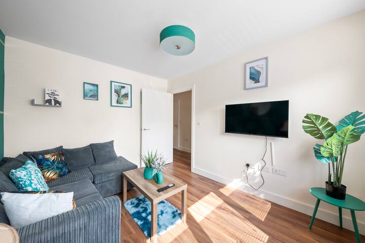 7 Min From Reading Town Centre | Spacious 4br Apt - Reading