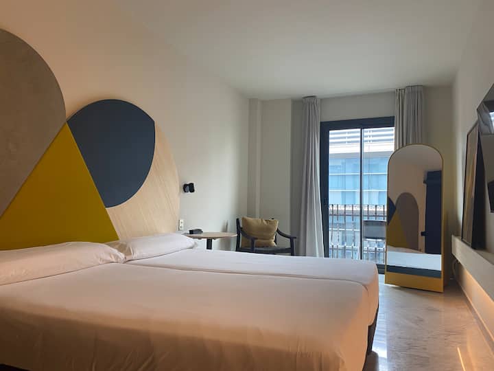 Standard Twin Room With Balcony At Hotel Onix Fira - Barcelona