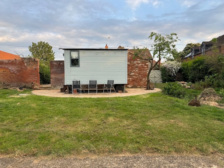 The Good Shepherds Hut & Sauna - Downham Market