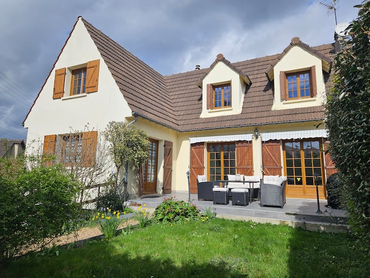 Green House In Paris Suburbs - Igny