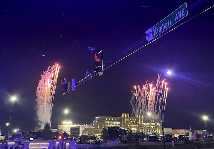 Halftime Hideaway - Splash Park, Manhattan