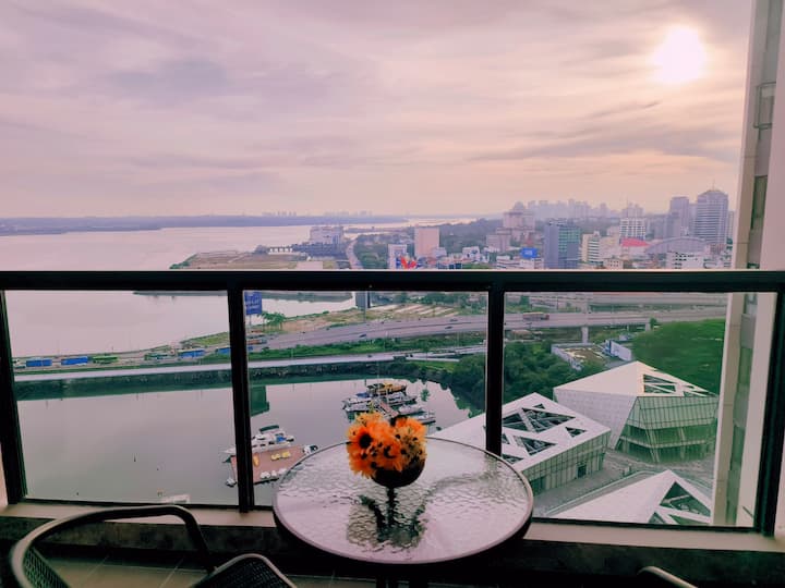 R&f Luxurious Mall Cosy Seaview Apt W Gym/pool - Johor Bahru