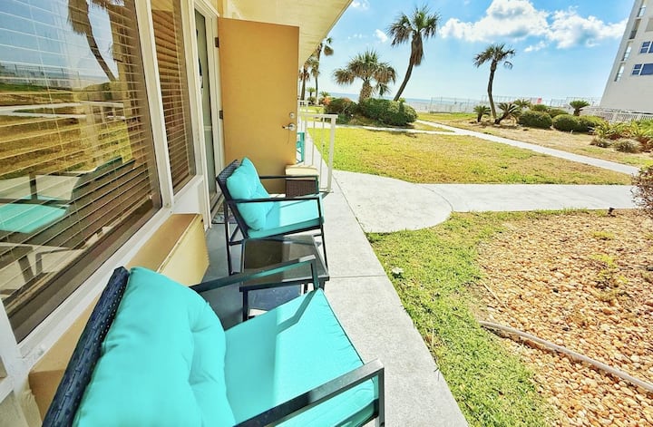 New! Amazing Beach Front Studio In Daytona Beach! - Daytona Beach, FL