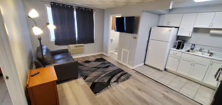 1 Bed, 1 Bath Private Apartment - Cedar Rapids