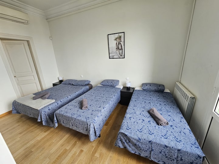 Bella Habitación Cuádruple Con Baño Privado ² - Barcelona