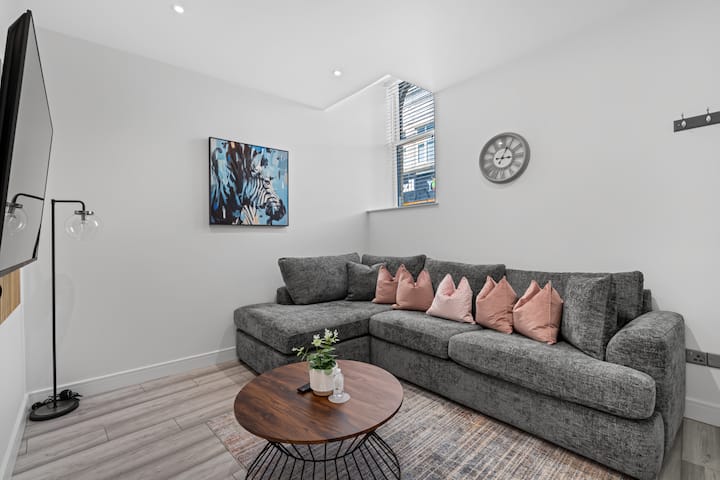 Stylish Haven 2 Min From Station | Free Parking - Swindon