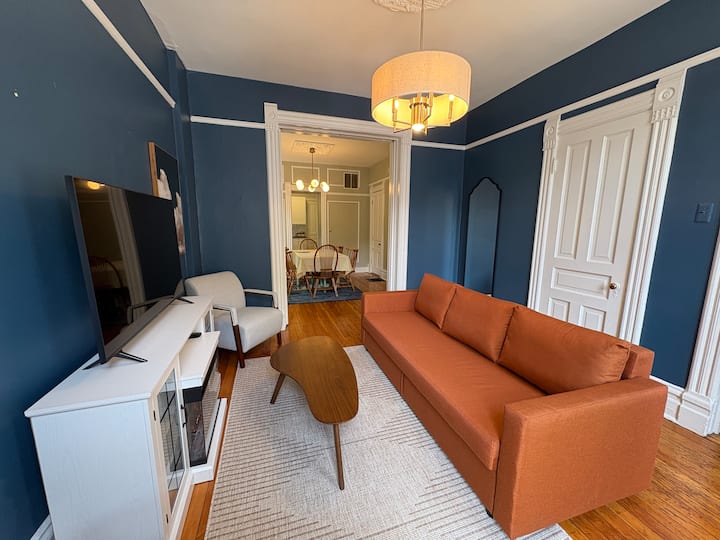 Cozy Condo In Lincoln Park - Chicago, IL